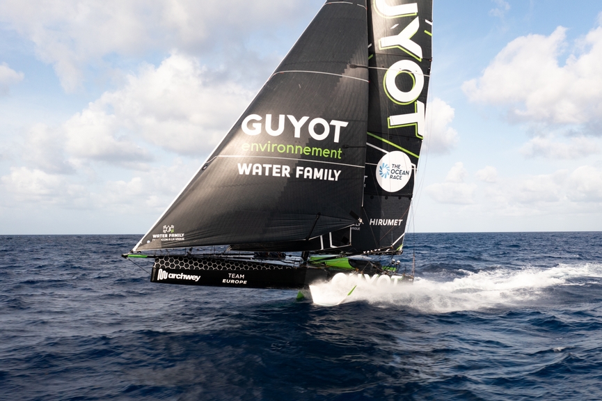 Malizia into the lead as teams speed north - The Ocean Race 2022-23